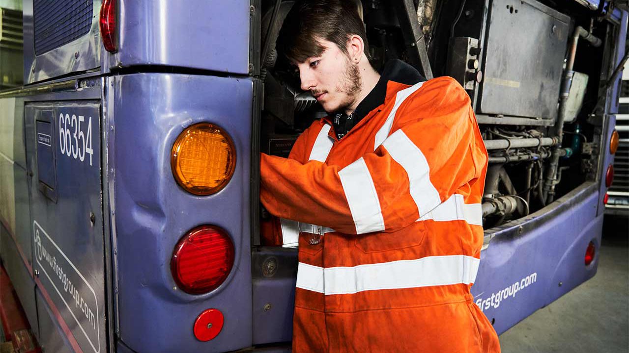 Commercial Vehicle Apprenticeships Top Tips | Total People